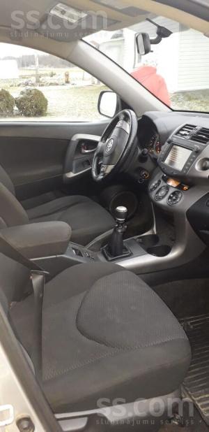 Toyota RAV4 2007 in Jekabpils, with an engine capacity of 2.20 L and mileage of 310 thousand km for 3895 €, photo 3 on AUTOMOTO.COM.LV