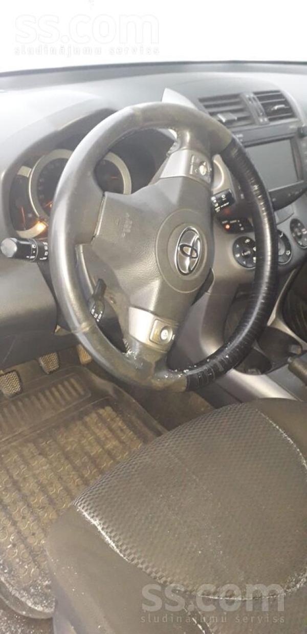 Toyota RAV4 2007 in Jekabpils, with an engine capacity of 2.20 L and mileage of 310 thousand km for 3895 €, photo 4 on AUTOMOTO.COM.LV