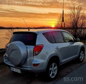 Toyota RAV4 2007 Rīga, ar dzinēja tilpumu 2.20 L un nobraukumu 270 tūkst. km par 4200 €, foto  vietnē AUTOMOTO.COM.LV