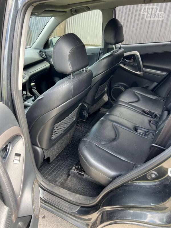 Toyota RAV4 2007 in Marijampole, with an engine capacity of 2.20 L and mileage of 269 thousand km for 3500 €, photo 7 on AUTOMOTO.COM.LV