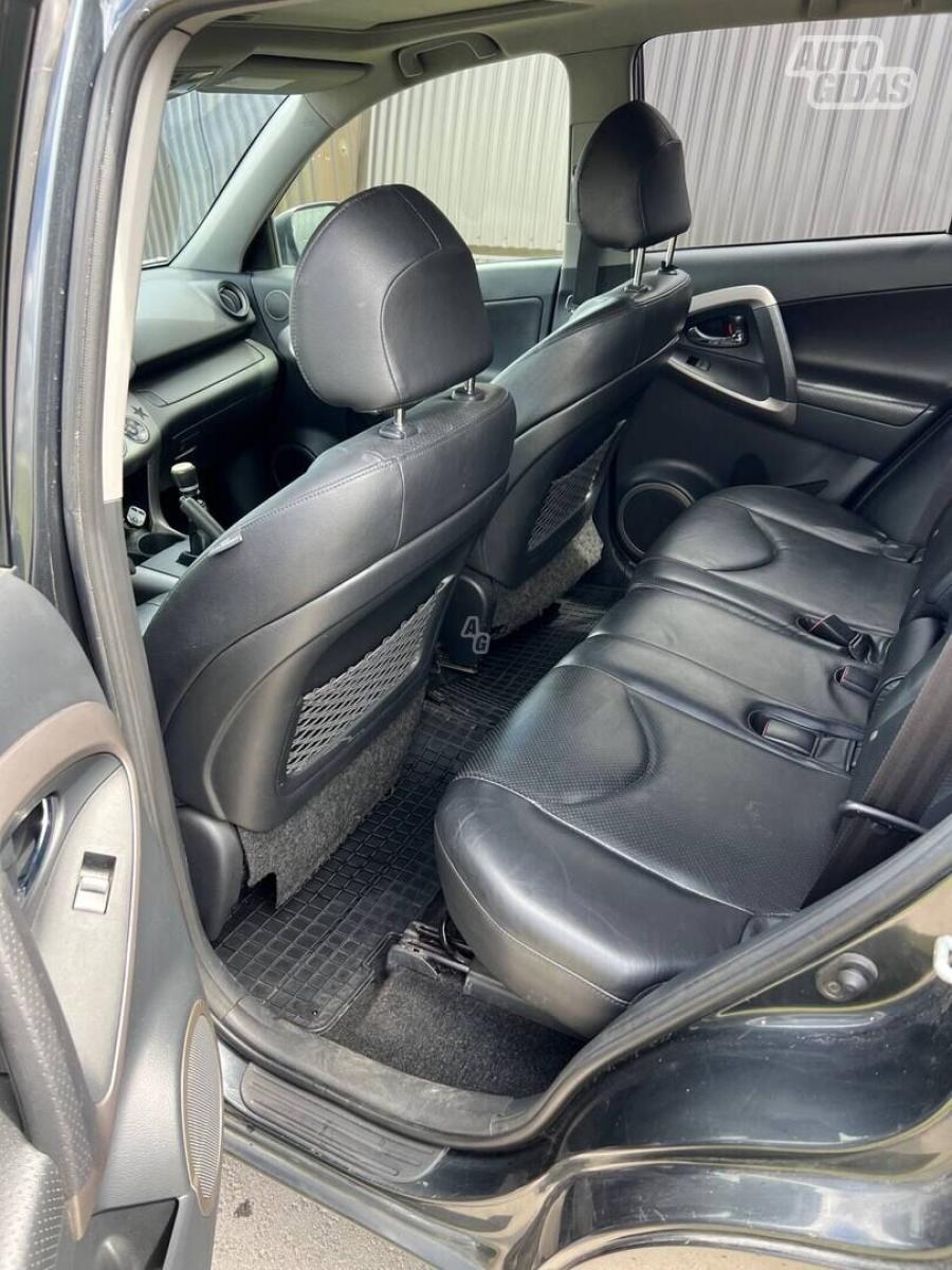 Toyota RAV4 2007 Marijampole, ar dzinēja tilpumu 2.20 L un nobraukumu 269 tūkst. km par 3500 €, foto 8 vietnē AUTOMOTO.COM.LV