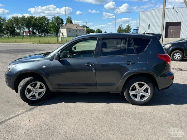 Toyota RAV4 2007 in Marijampole, with an engine capacity of 2.20 L and mileage of 176 thousand km for 3699 €, photo 4 on AUTOMOTO.COM.LV