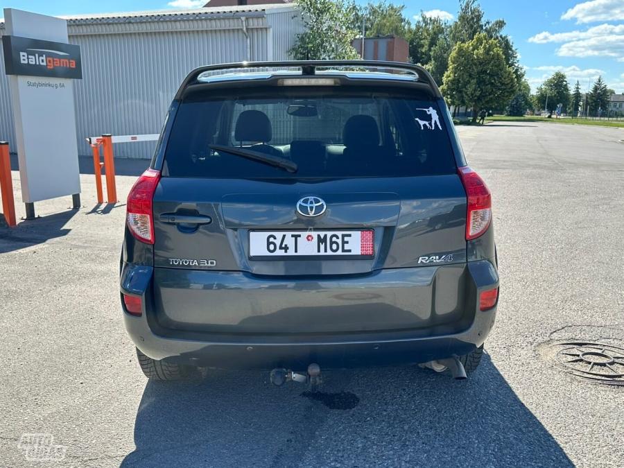 Toyota RAV4 2007 in Marijampole, with an engine capacity of 2.20 L and mileage of 176 thousand km for 3699 €, photo 6 on AUTOMOTO.COM.LV