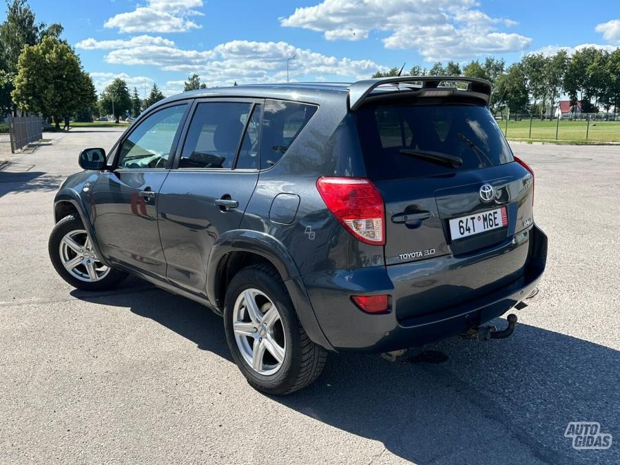 Toyota RAV4 2007 in Marijampole, with an engine capacity of 2.20 L and mileage of 176 thousand km for 3699 €, photo 7 on AUTOMOTO.COM.LV