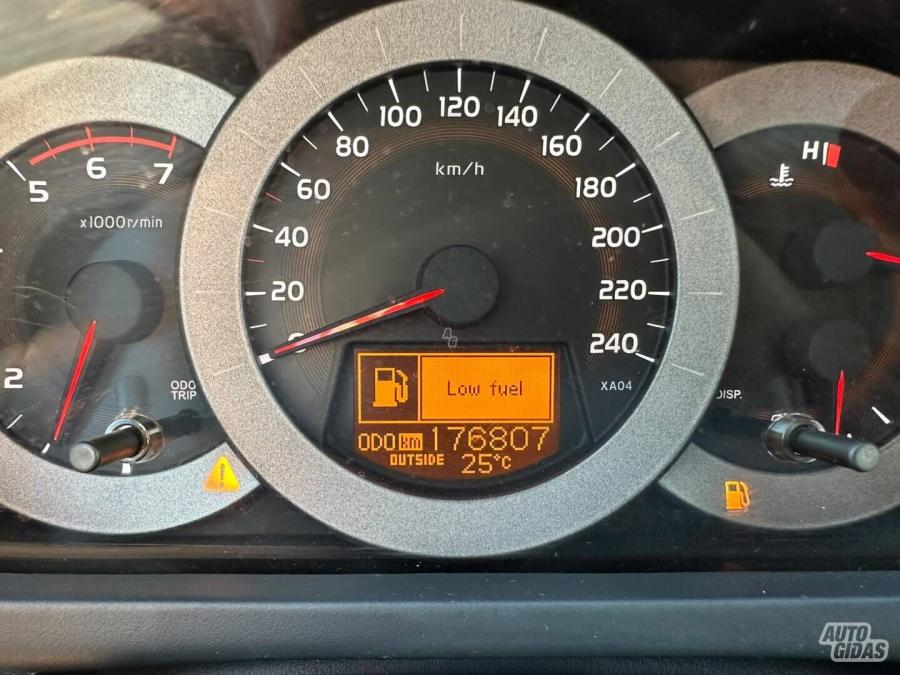 Toyota RAV4 2007 in Marijampole, with an engine capacity of 2.20 L and mileage of 176 thousand km for 3699 €, photo 10 on AUTOMOTO.COM.LV