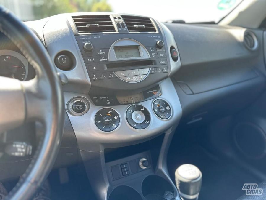 Toyota RAV4 2007 in Marijampole, with an engine capacity of 2.20 L and mileage of 176 thousand km for 3699 €, photo 12 on AUTOMOTO.COM.LV