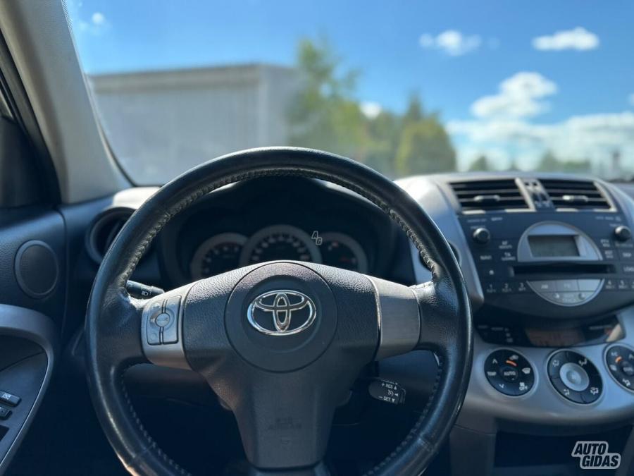 Toyota RAV4 2007 in Marijampole, with an engine capacity of 2.20 L and mileage of 176 thousand km for 3699 €, photo 19 on AUTOMOTO.COM.LV