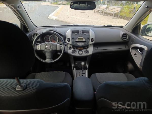Toyota RAV4 2007 in Riga, with an engine capacity of 2.00 L and mileage of 162 thousand km for 5200 €, photo 6 on AUTOMOTO.COM.LV
