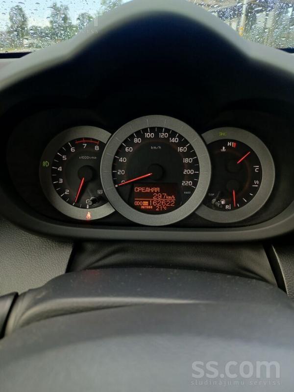 Toyota RAV4 2007 in Riga, with an engine capacity of 2.00 L and mileage of 162 thousand km for 5200 €, photo 9 on AUTOMOTO.COM.LV
