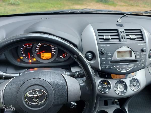 Toyota RAV4 2007 in Jonava, with an engine capacity of 2.20 L and mileage of 345 thousand km for 2299 €, photo 4 on AUTOMOTO.COM.LV