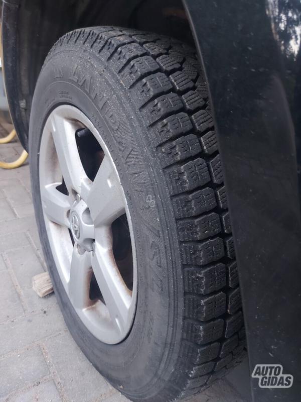 Toyota RAV4 2007 in Jonava, with an engine capacity of 2.20 L and mileage of 345 thousand km for 2299 €, photo 10 on AUTOMOTO.COM.LV