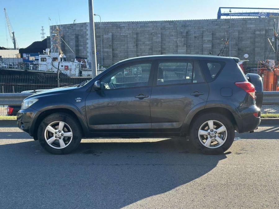 Toyota RAV4 2007 in Klaipeda, with an engine capacity of 2.23 L and mileage of 274 thousand km for 3200 €, photo 3 on AUTOMOTO.COM.LV