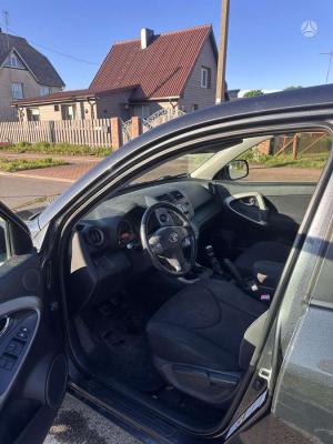 Toyota RAV4 2007 in Klaipeda, with an engine capacity of 2.23 L and mileage of 274 thousand km for 3200 €, photo 9 on AUTOMOTO.COM.LV