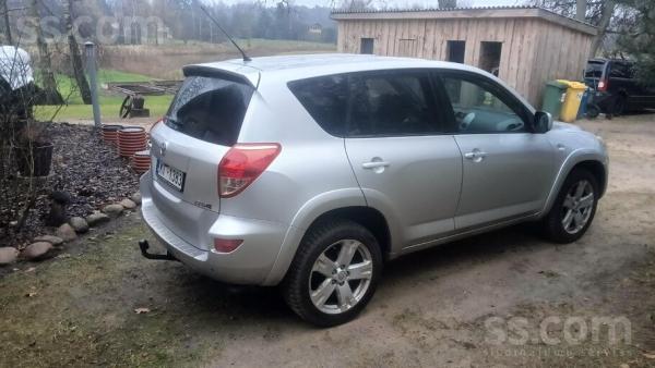 Toyota RAV4 2008 in Jelgava, with an engine capacity of 2.20 L and mileage of 243 thousand km for 4000 €, photo 5 on AUTOMOTO.COM.LV