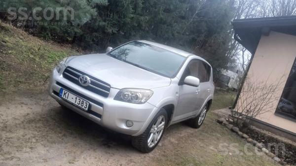 Toyota RAV4 2008 in Jelgava, with an engine capacity of 2.20 L and mileage of 243 thousand km for 4000 €, photo 6 on AUTOMOTO.COM.LV