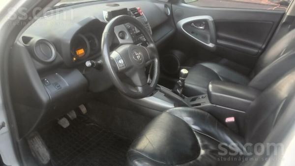 Toyota RAV4 2008 in Jelgava, with an engine capacity of 2.20 L and mileage of 243 thousand km for 4000 €, photo 10 on AUTOMOTO.COM.LV