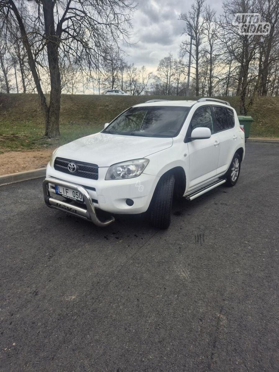 Toyota RAV4 2008 in Vilnius, with an engine capacity of 2.20 L and mileage of 249 thousand km for 5300 €, photo 7 on AUTOMOTO.COM.LV
