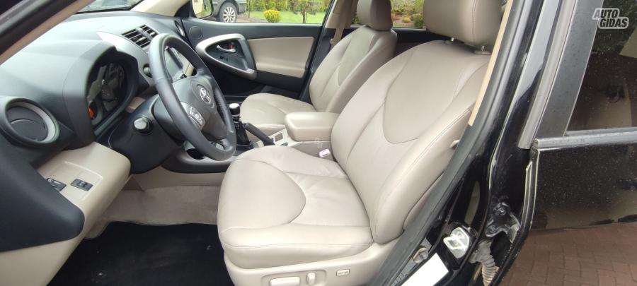 Toyota RAV4 2008 in Utena, with an engine capacity of 2.20 L and mileage of 250 thousand km for 4900 €, photo 24 on AUTOMOTO.COM.LV