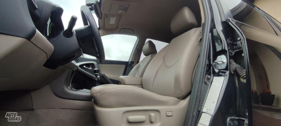 Toyota RAV4 2008 in Utena, with an engine capacity of 2.20 L and mileage of 250 thousand km for 4900 €, photo 25 on AUTOMOTO.COM.LV