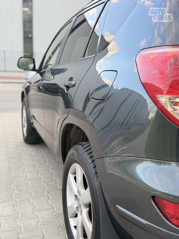 Toyota RAV4 2008 in Vilnius, with an engine capacity of 2.00 L and mileage of 250 thousand km for 5500 €, photo 5 on AUTOMOTO.COM.LV