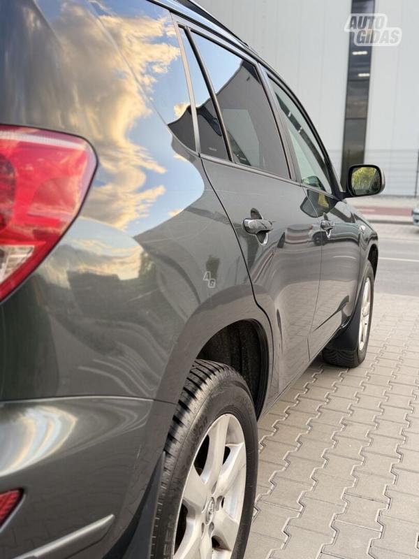 Toyota RAV4 2008 in Vilnius, with an engine capacity of 2.00 L and mileage of 250 thousand km for 5500 €, photo 6 on AUTOMOTO.COM.LV