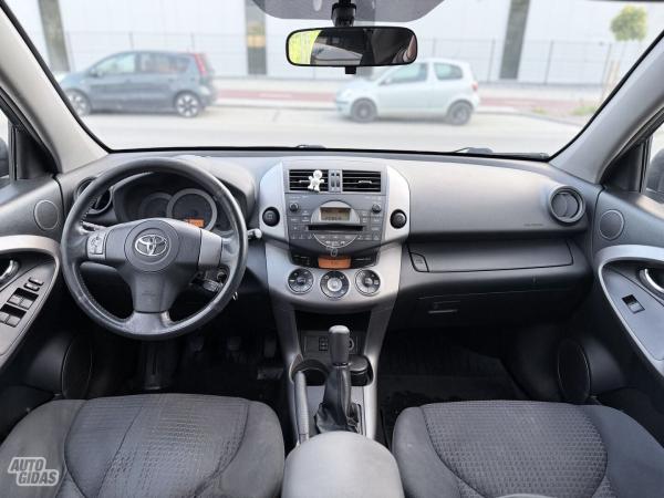Toyota RAV4 2008 in Vilnius, with an engine capacity of 2.00 L and mileage of 250 thousand km for 5500 €, photo 8 on AUTOMOTO.COM.LV