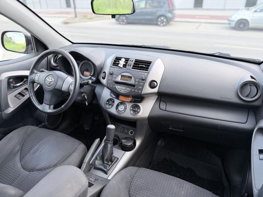 Toyota RAV4 2008 Viļņa, ar dzinēja tilpumu 2.00 L un nobraukumu 250 tūkst. km par 5500 €, foto 13 vietnē AUTOMOTO.COM.LV