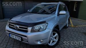 Toyota RAV4 2008 in Riga, with an engine capacity of 2.20 L and mileage of 299 thousand km for 2950 €, photo 3 on AUTOMOTO.COM.LV