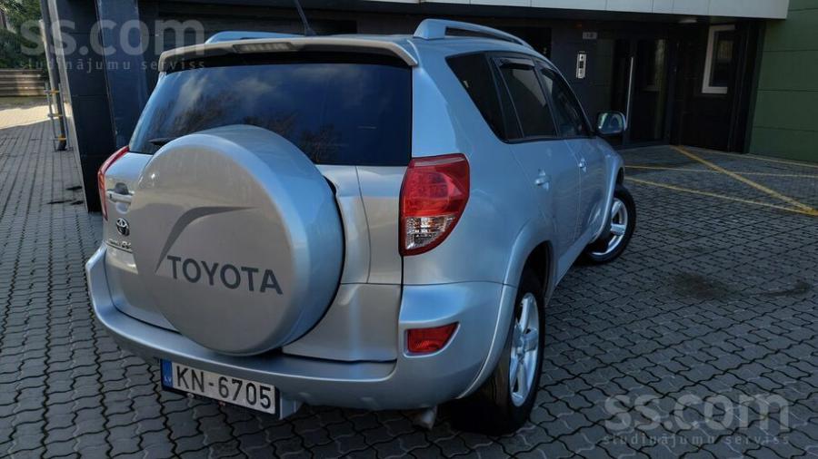 Toyota RAV4 2008 in Riga, with an engine capacity of 2.20 L and mileage of 299 thousand km for 2950 €, photo 6 on AUTOMOTO.COM.LV
