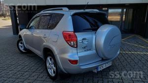 Toyota RAV4 2008 in Riga, with an engine capacity of 2.20 L and mileage of 299 thousand km for 2950 €, photo 7 on AUTOMOTO.COM.LV