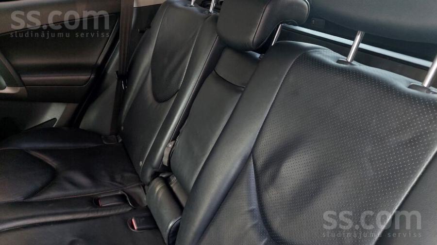 Toyota RAV4 2008 in Riga, with an engine capacity of 2.20 L and mileage of 299 thousand km for 2950 €, photo 8 on AUTOMOTO.COM.LV