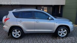 Toyota RAV4 2008 in Riga, with an engine capacity of 2.20 L and mileage of 299 thousand km for 2950 €, photo 10 on AUTOMOTO.COM.LV