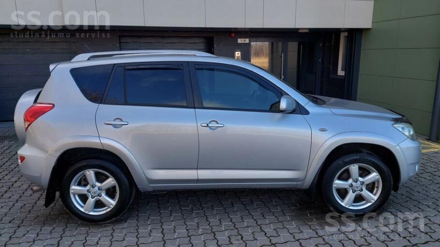 Toyota RAV4 2008 in Riga, with an engine capacity of 2.20 L and mileage of 299 thousand km for 2950 €, photo 10 on AUTOMOTO.COM.LV