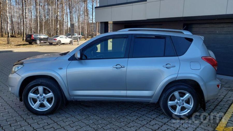 Toyota RAV4 2008 in Riga, with an engine capacity of 2.20 L and mileage of 299 thousand km for 2950 €, photo 11 on AUTOMOTO.COM.LV