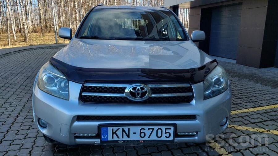 Toyota RAV4 2008 in Riga, with an engine capacity of 2.20 L and mileage of 299 thousand km for 2950 €, photo 14 on AUTOMOTO.COM.LV