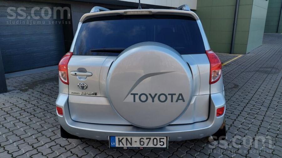Toyota RAV4 2008 in Riga, with an engine capacity of 2.20 L and mileage of 299 thousand km for 2950 €, photo 15 on AUTOMOTO.COM.LV