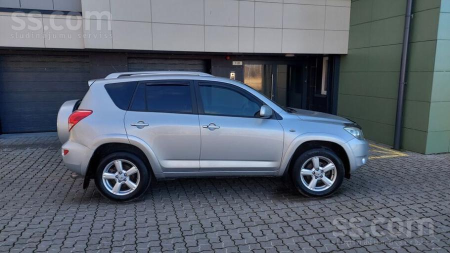 Toyota RAV4 2008 in Riga, with an engine capacity of 2.20 L and mileage of 299 thousand km for 2950 €, photo 26 on AUTOMOTO.COM.LV