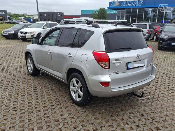 Toyota RAV4 2008 Šauļi, ar dzinēja tilpumu 2.20 L un nobraukumu 325 tūkst. km par 3350 €, foto 3 vietnē AUTOMOTO.COM.LV