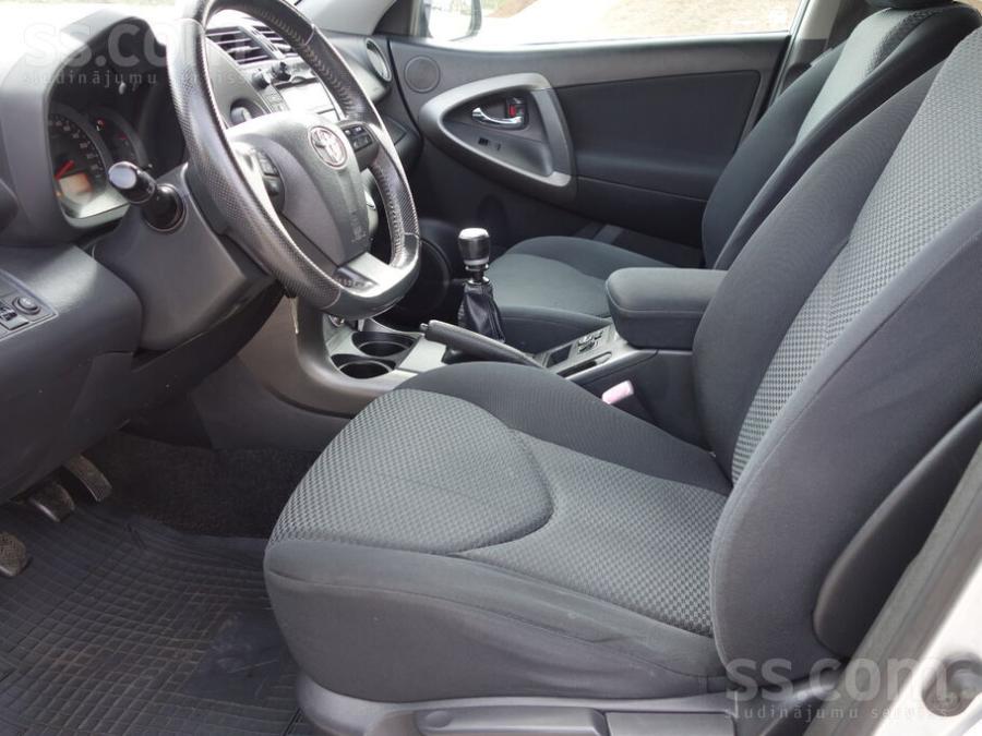 Toyota RAV4 2009 in Riga, with an engine capacity of 2.20 L and mileage of 0 thousand km for 3800 €, photo 6 on AUTOMOTO.COM.LV