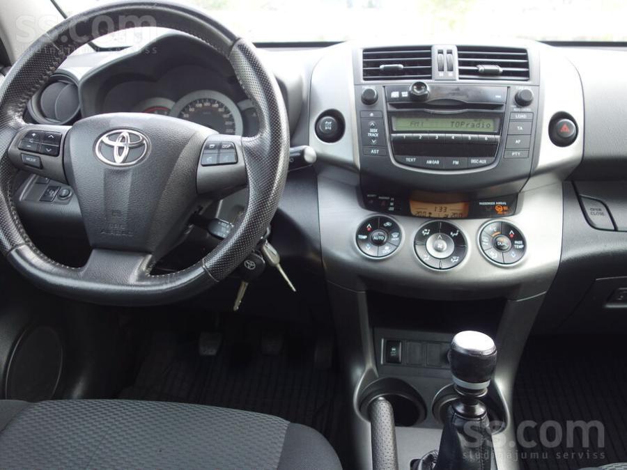 Toyota RAV4 2009 in Riga, with an engine capacity of 2.20 L and mileage of 0 thousand km for 3800 €, photo 8 on AUTOMOTO.COM.LV