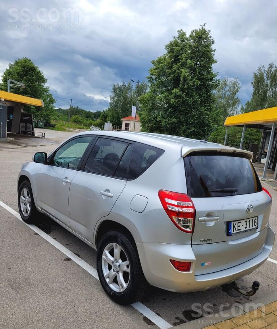 Toyota RAV4 2009 in Aizkraukle, with an engine capacity of 2.20 L and mileage of 409 thousand km for 4950 €, photo 1 on AUTOMOTO.COM.LV