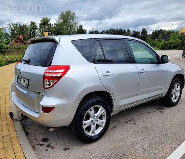 Toyota RAV4 2009 in Aizkraukle, with an engine capacity of 2.20 L and mileage of 409 thousand km for 4950 €, photo 5 on AUTOMOTO.COM.LV