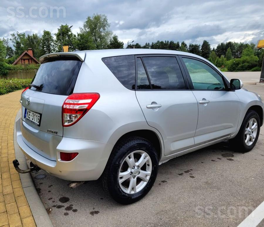 Toyota RAV4 2009 in Aizkraukle, with an engine capacity of 2.20 L and mileage of 409 thousand km for 4950 €, photo 5 on AUTOMOTO.COM.LV
