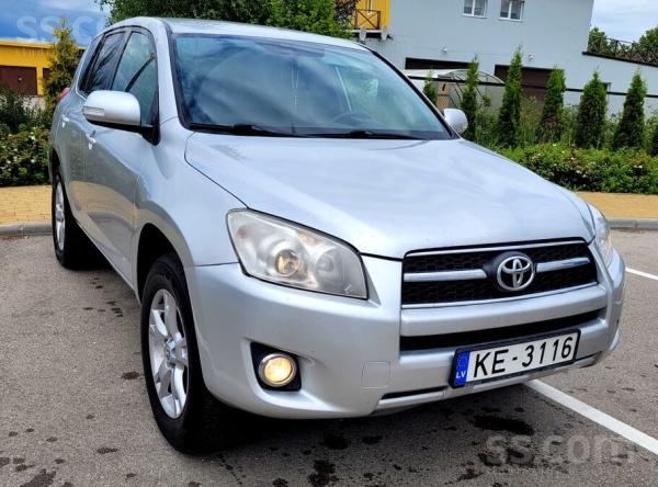 Toyota RAV4 2009 in Aizkraukle, with an engine capacity of 2.20 L and mileage of 409 thousand km for 4950 €, photo 7 on AUTOMOTO.COM.LV