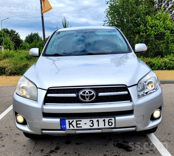 Toyota RAV4 2009 in Aizkraukle, with an engine capacity of 2.20 L and mileage of 409 thousand km for 4950 €, photo 9 on AUTOMOTO.COM.LV