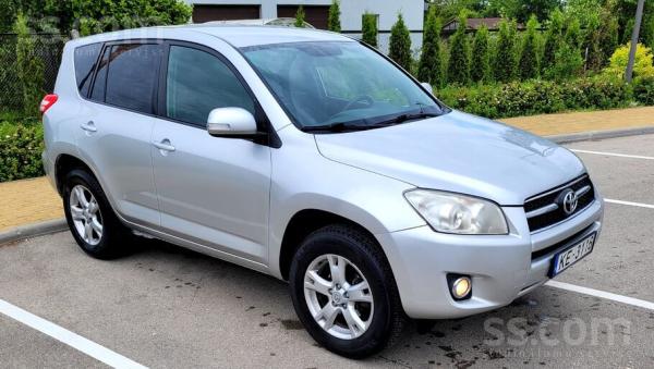 Toyota RAV4 2009 in Aizkraukle, with an engine capacity of 2.20 L and mileage of 409 thousand km for 4950 €, photo 10 on AUTOMOTO.COM.LV