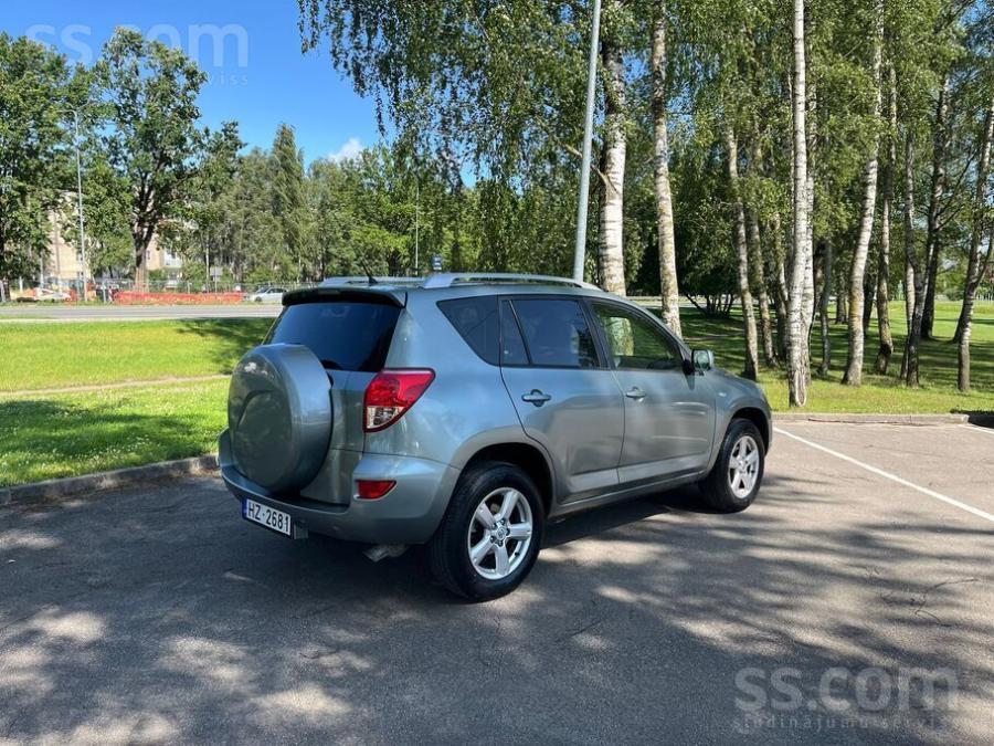 Toyota RAV4 2009 in Riga, with an engine capacity of 2.00 L and mileage of 202 thousand km for 4390 €, photo 3 on AUTOMOTO.COM.LV