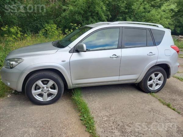 Toyota RAV4 2009 Daugavpils, ar dzinēja tilpumu 2.20 L un nobraukumu 195 tūkst. km par 5450 €, foto 1 vietnē AUTOMOTO.COM.LV