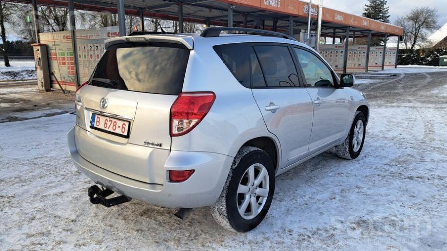 Toyota RAV4 2009 in Ogre, with an engine capacity of 2.20 L and mileage of 265 thousand km for 6350 €, photo 3 on AUTOMOTO.COM.LV