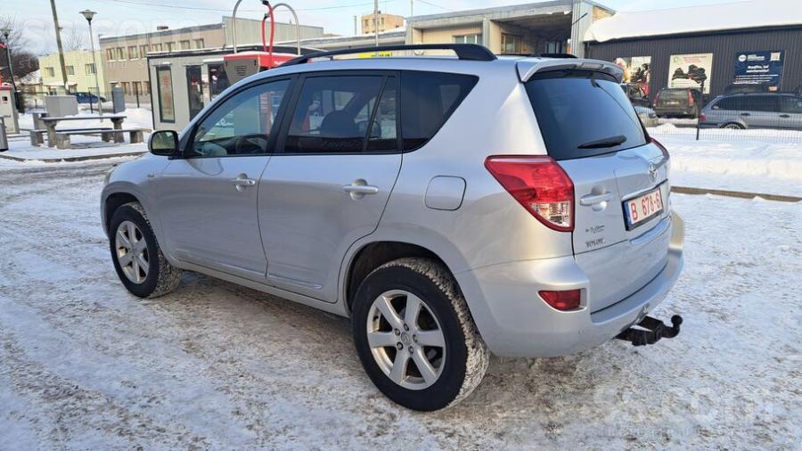 Toyota RAV4 2009 in Ogre, with an engine capacity of 2.20 L and mileage of 265 thousand km for 6350 €, photo 4 on AUTOMOTO.COM.LV